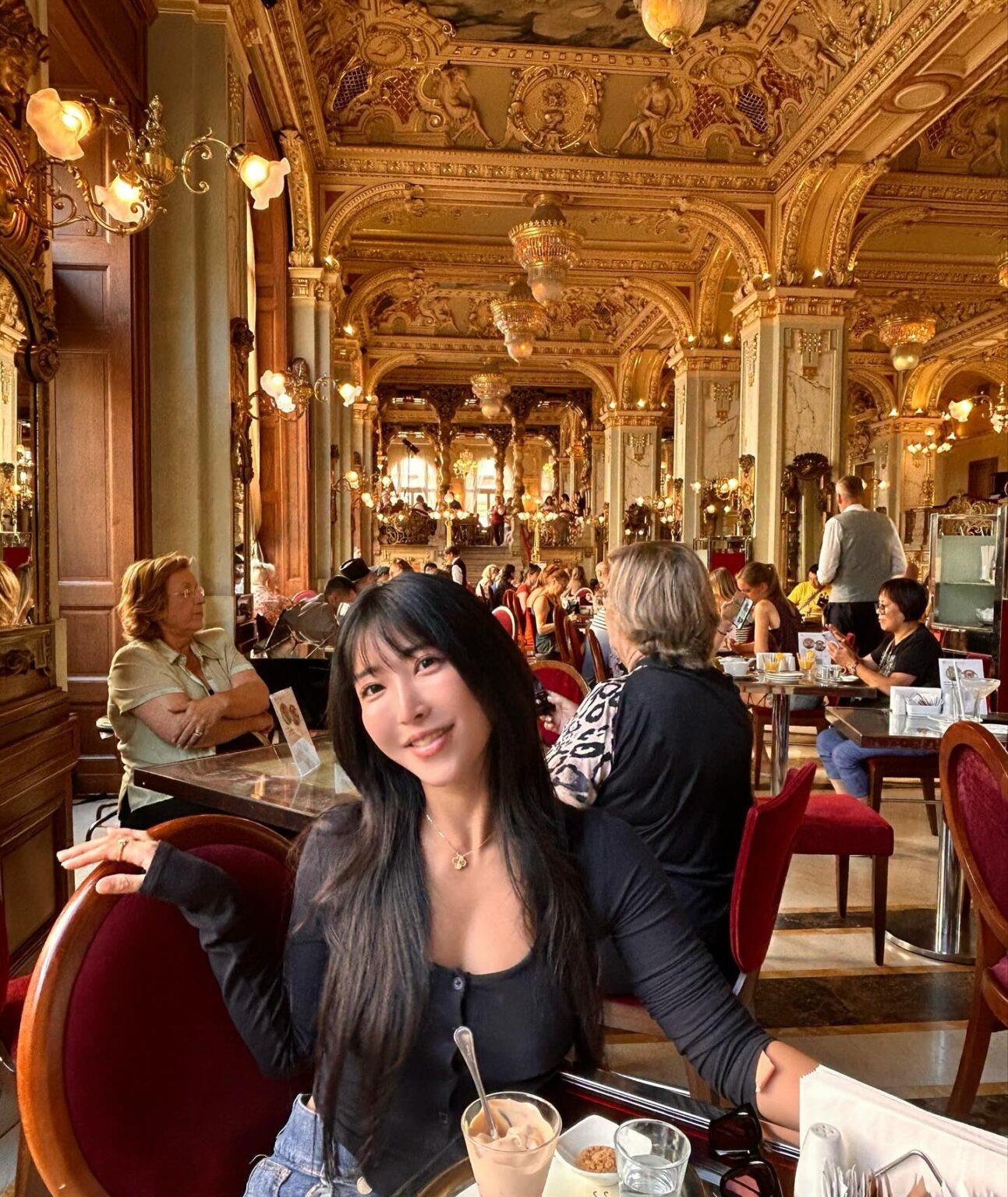 Emiri Momota Bio, Age, Career, Net Worth, Height, Education,